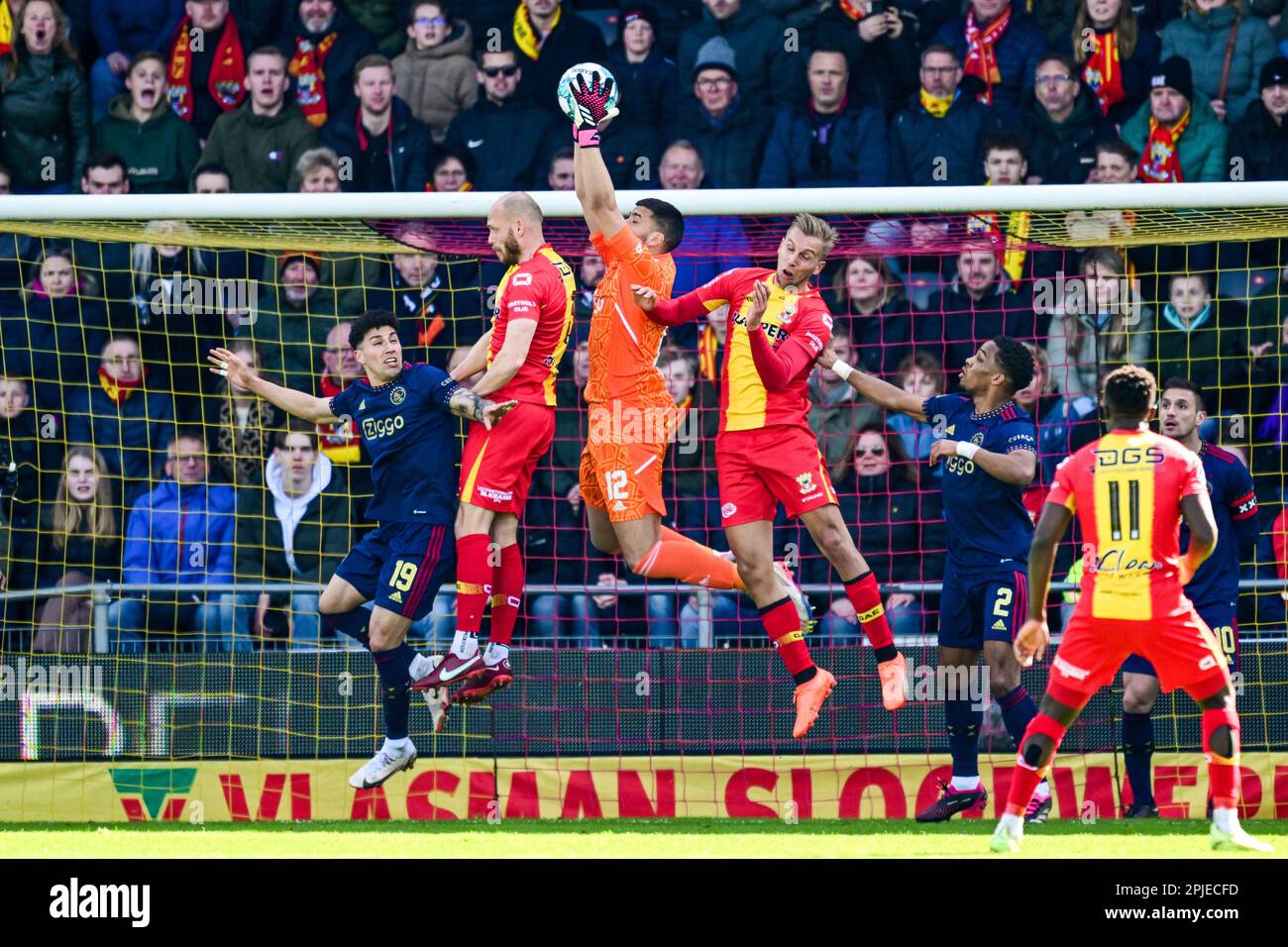 DEVENTER - (lr) Jorge Sanchez of Ajax, Gerrit Nauber of Go Ahead Eagles, Go Ahead Eagles keeper ...