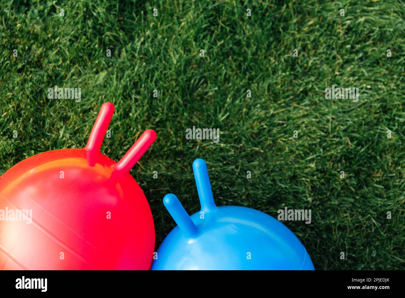 Two balls bouncing hi-res stock photography and images - Alamy