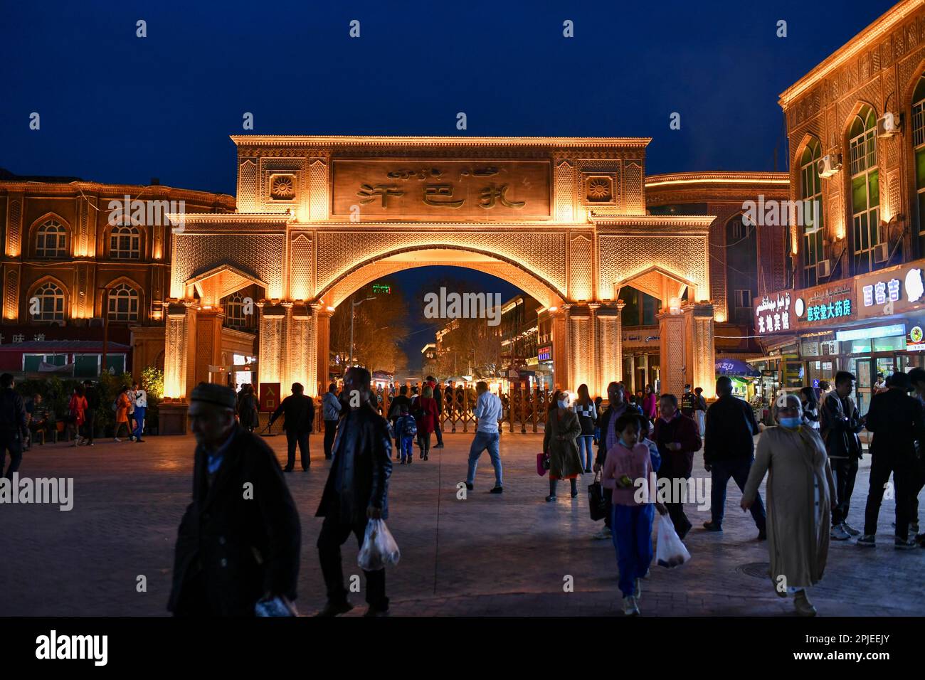 (230402) -- URUMQI, April 2, 2023 (Xinhua) -- This photo taken on March ...