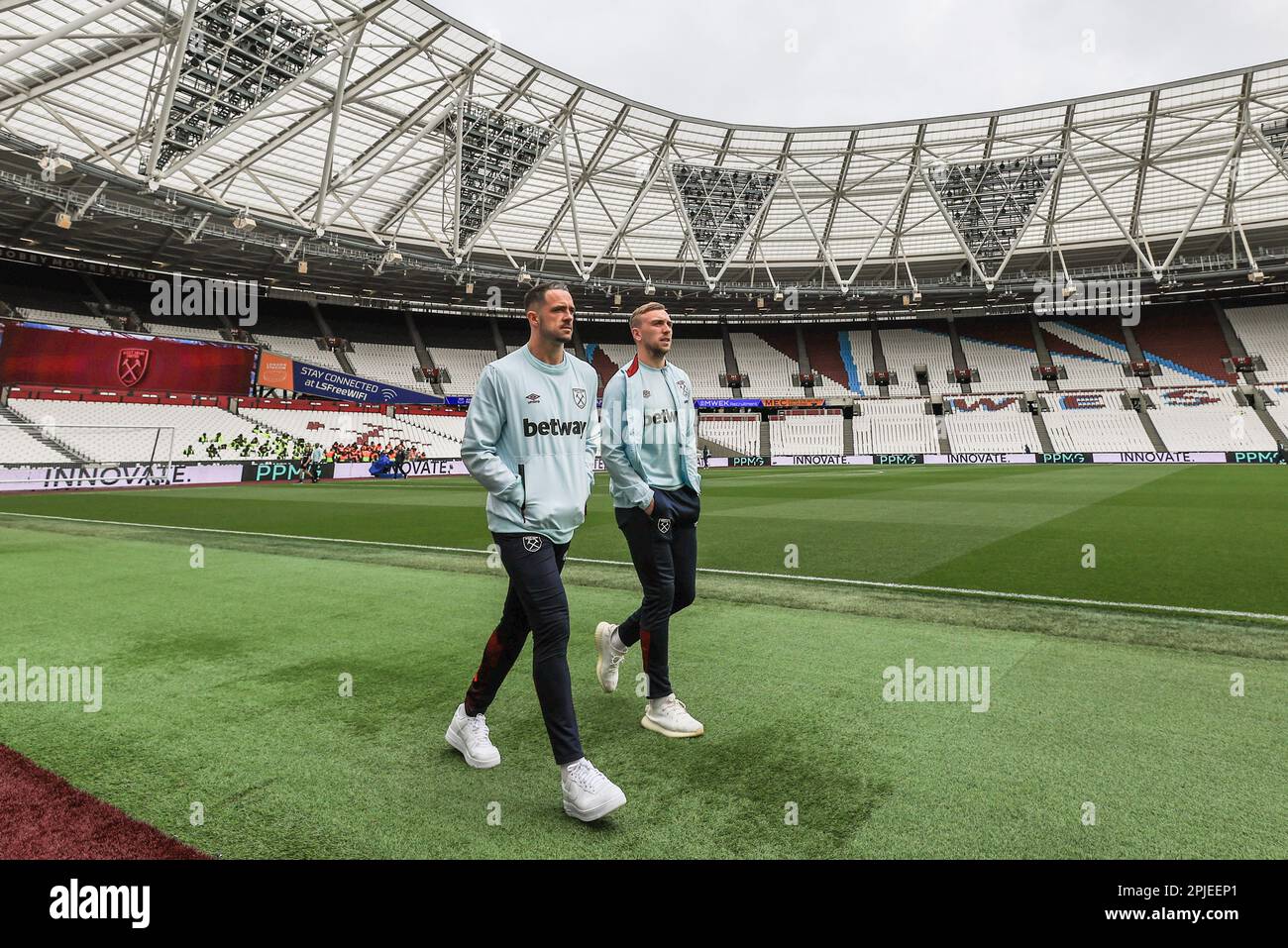Danny Ings #18 of West Ham United and Jarrod Bowen #20 of West Ham ...