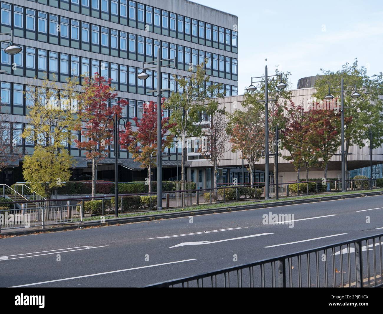 Motherwell Civic Centre from Windmillhill Street, Motherwell Stock ...