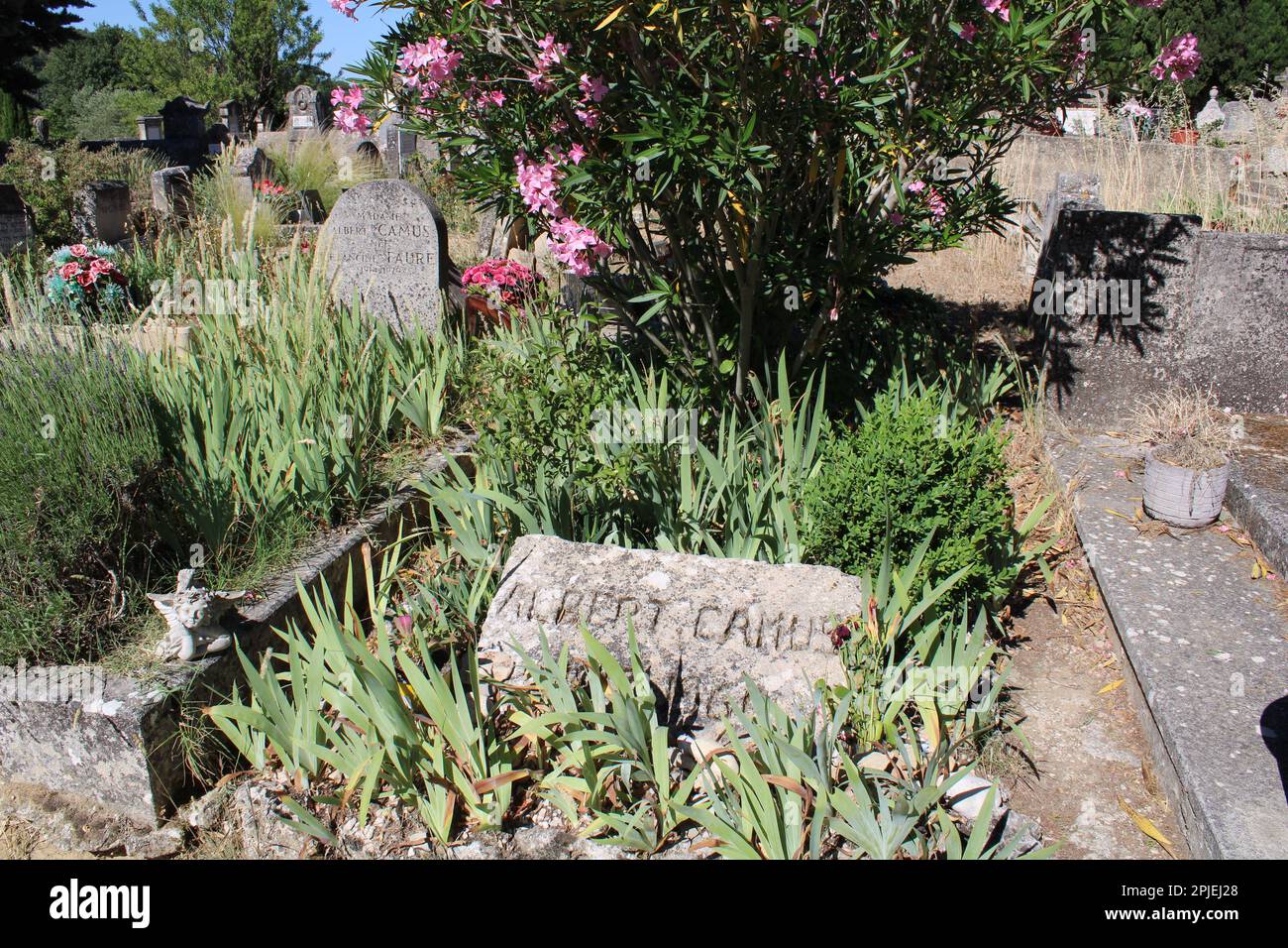 Albert Camus Grave Lourmarim Vaucluse France Stock Photo - Alamy