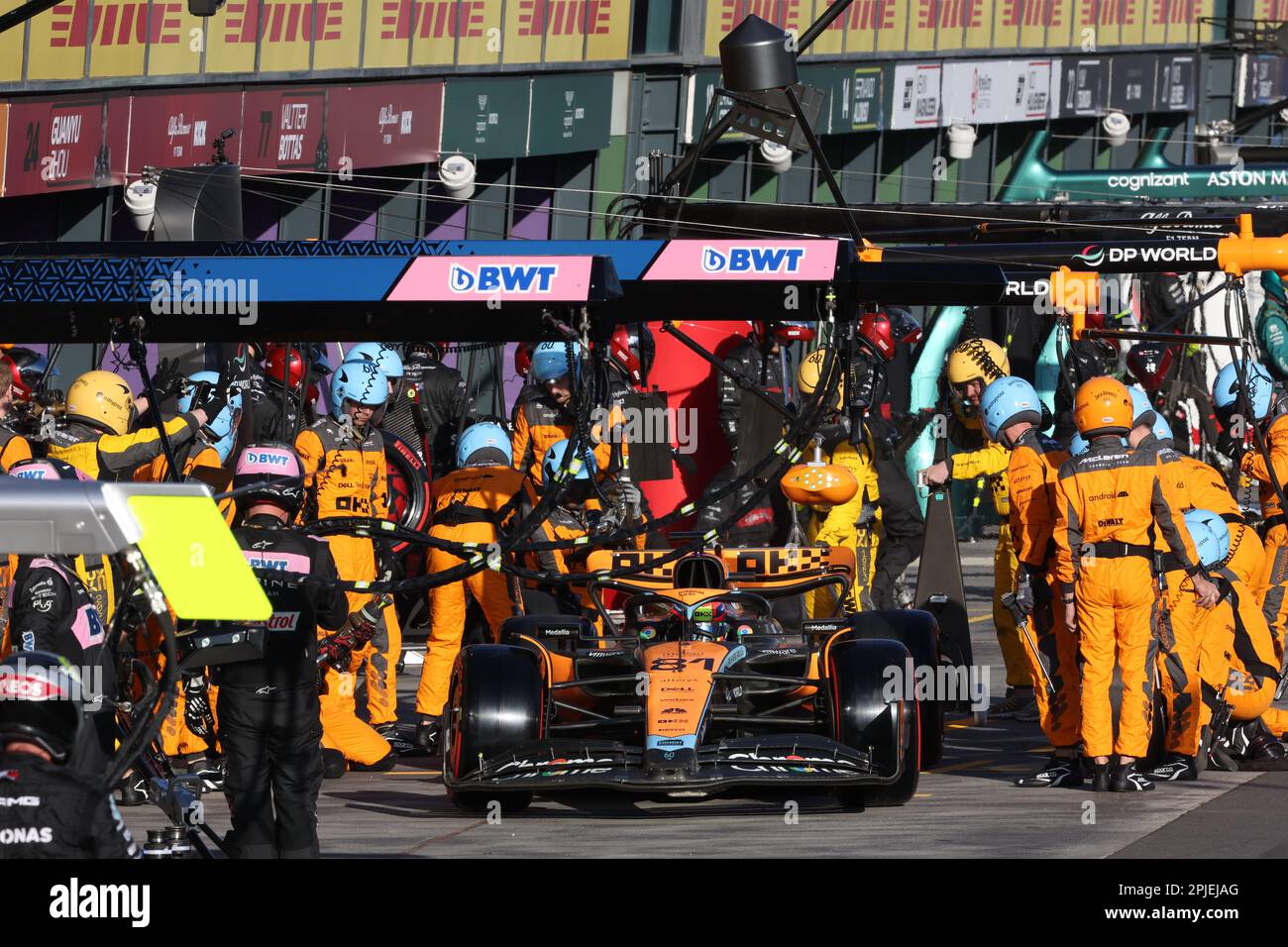 81 PIASTRI Oscar (aus), McLaren F1 Team MCL60, action pitlane pitstop ...