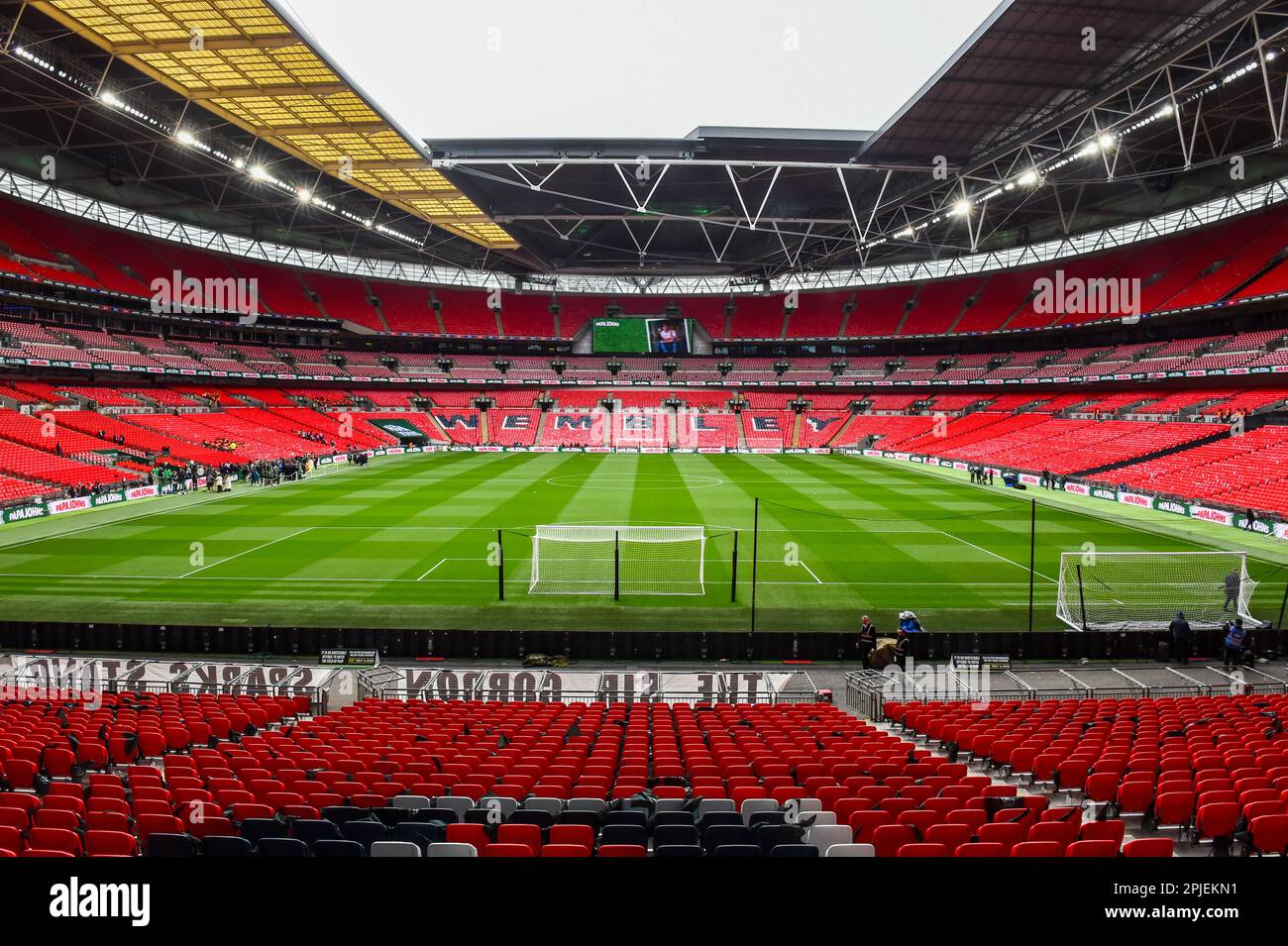 Inside wembley stadium hi-res stock photography and images - Alamy