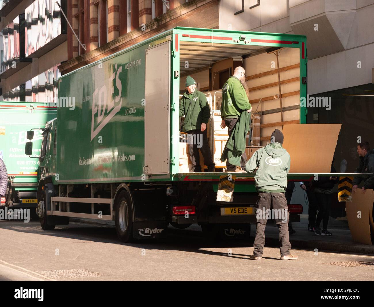 Removal lorry hi-res stock photography and images - Alamy