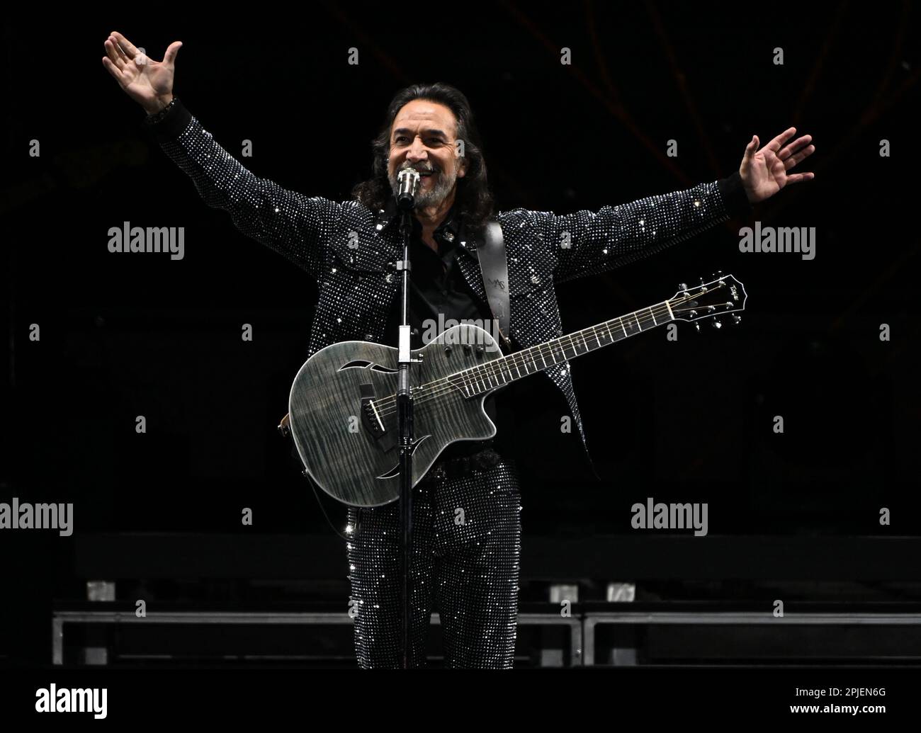 Mexican singer marco antonio solis hi-res stock photography and images ...