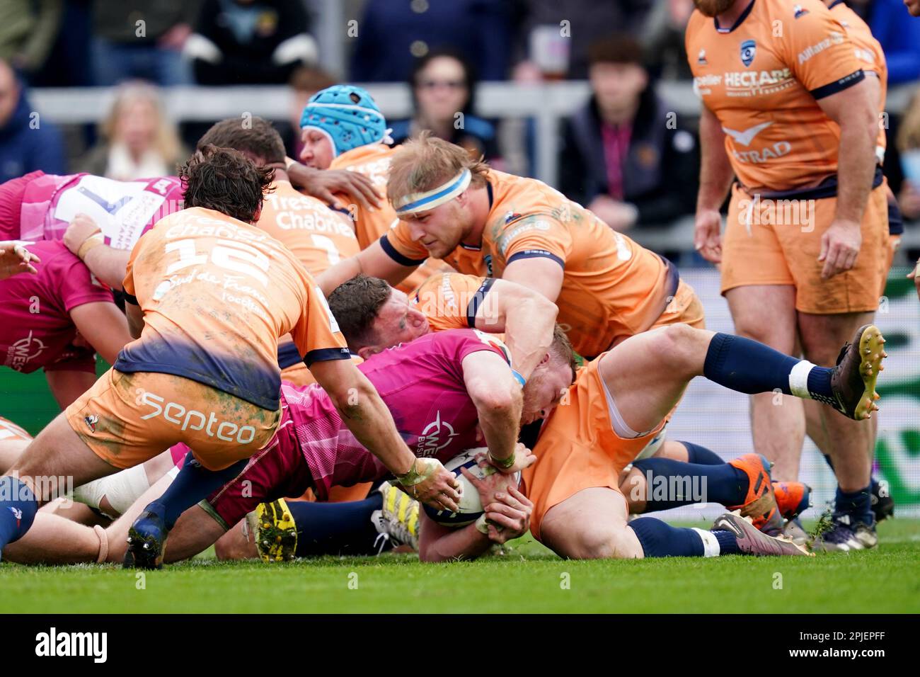 Exeter Chief’s Sam Simmonds scores their sides second try during the ...