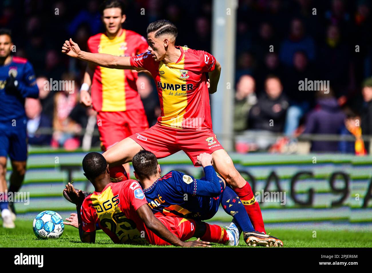 DEVENTER - Jay Idzes of Go Ahead Eagles during the Dutch premier league game between Go Ahead ...