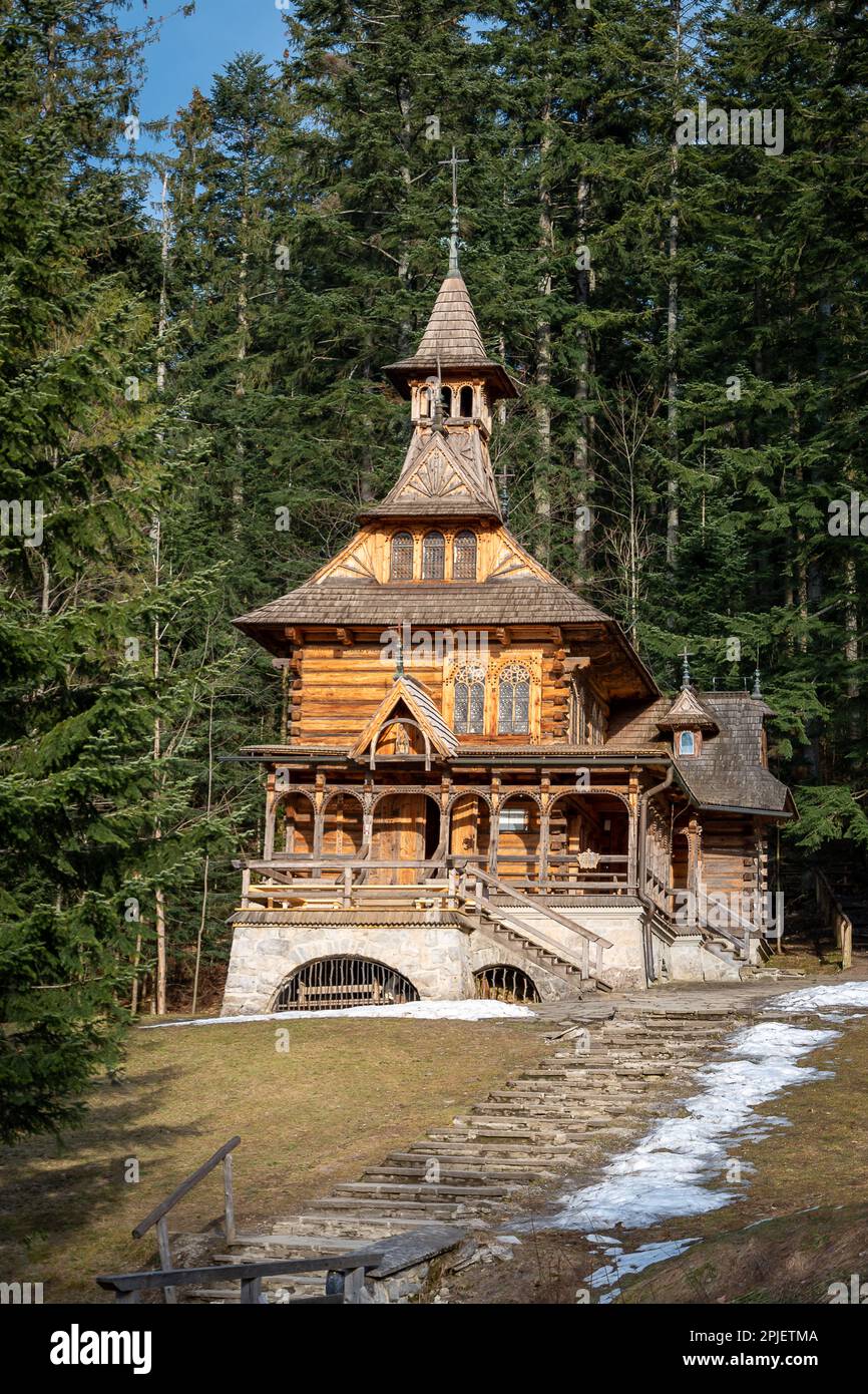 Zakopane style chapel called "Jaszczurówka". A small wooden chapel ...
