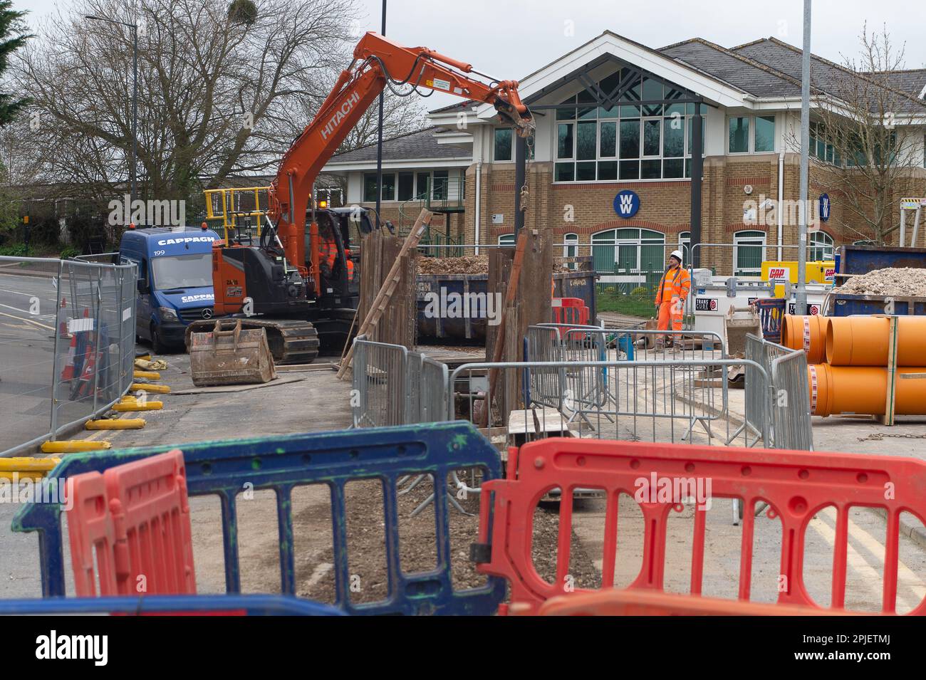 Emergency repair thames water hi-res stock photography and images - Alamy