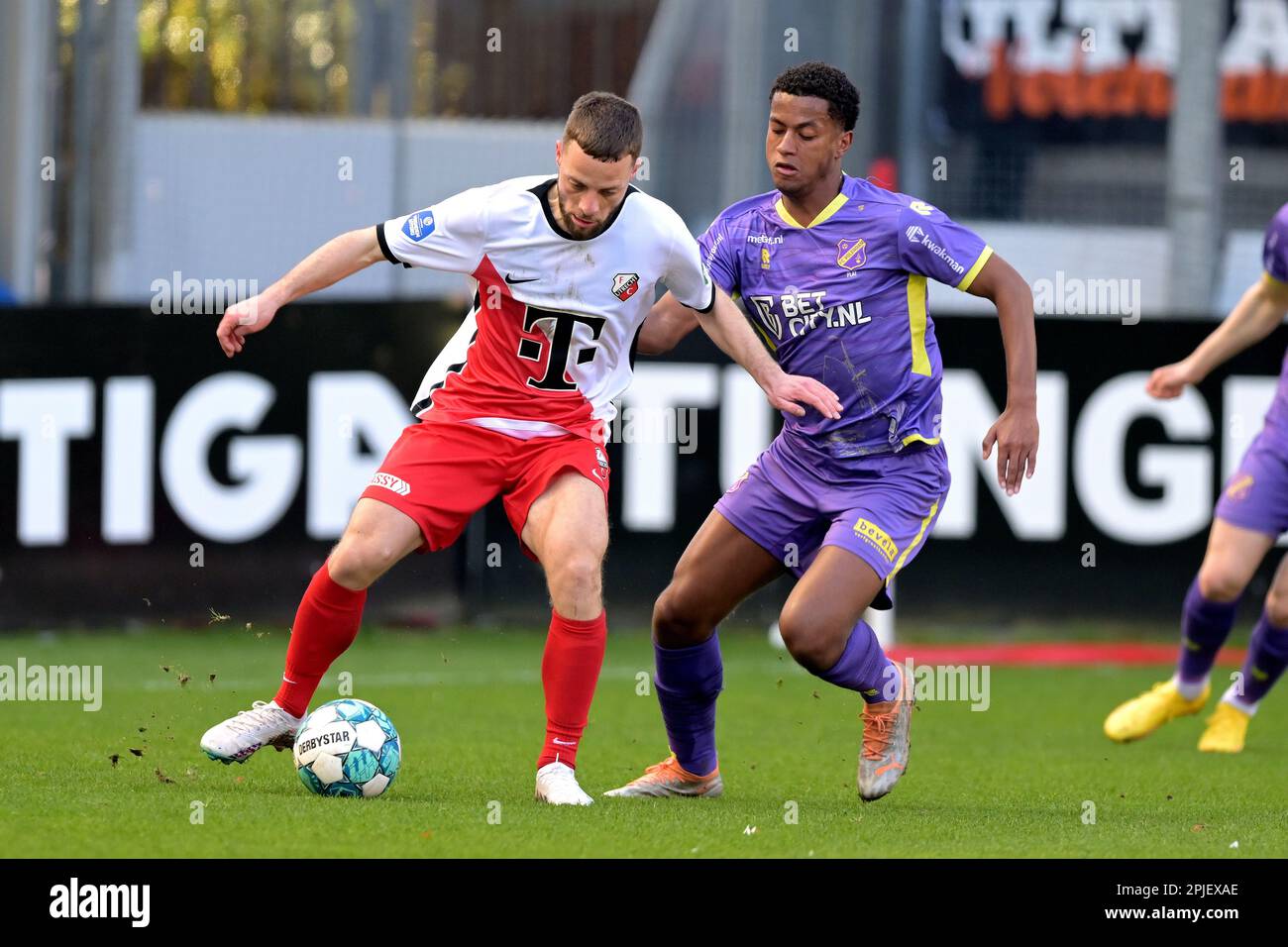 UTRECHT - (l-r) Bart Ramselaar of FC Utrecht, Brian Plat of FC Volendam ...