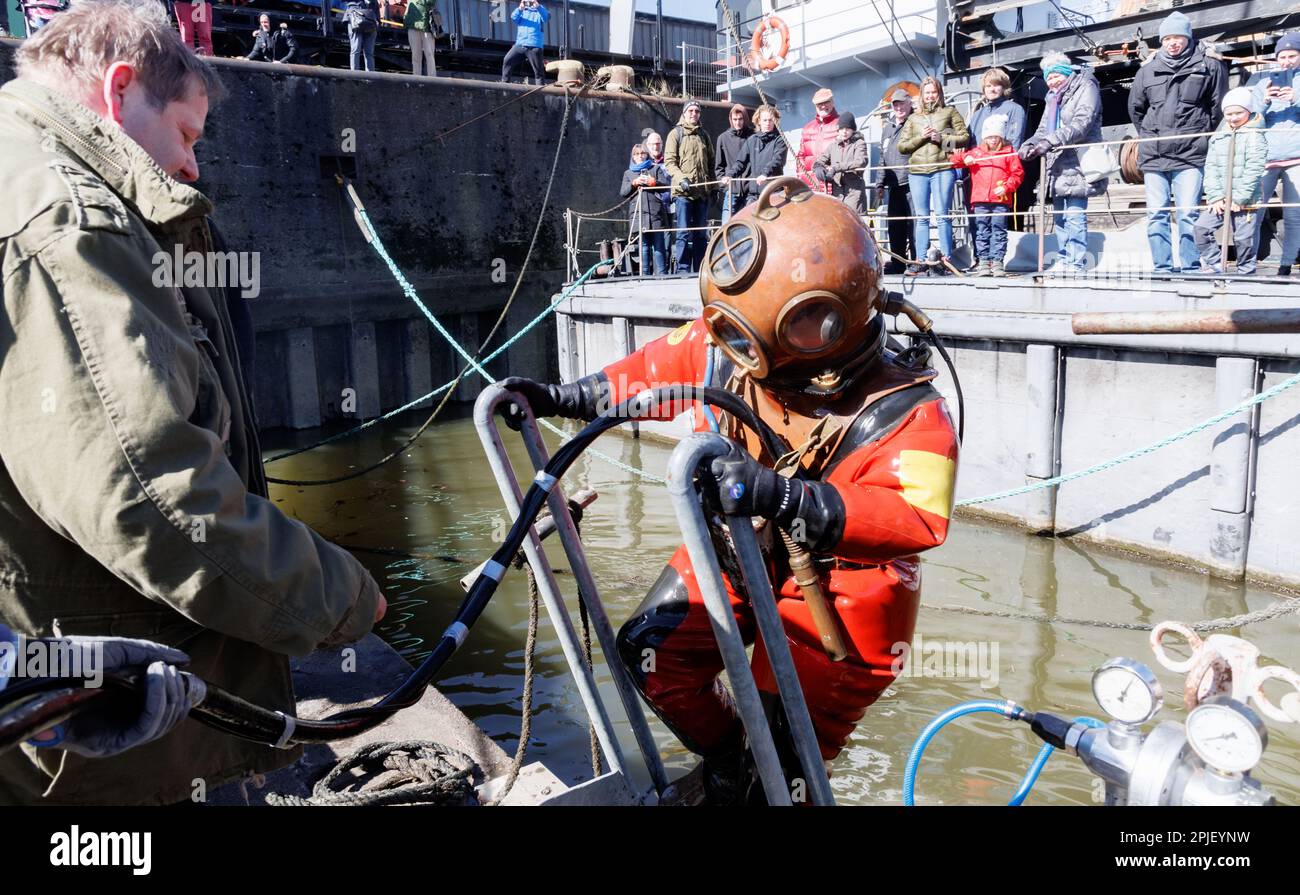 Hamburg, Germany. 02nd Apr, 2023. Museum diver Christian Schuchmann ...