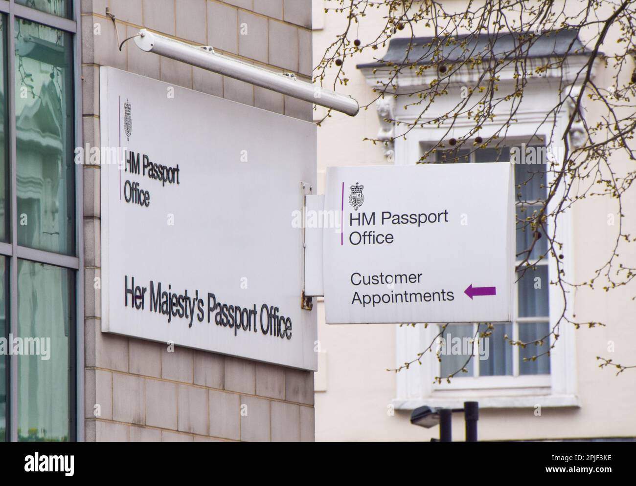 London passport office hi-res stock photography and images - Alamy