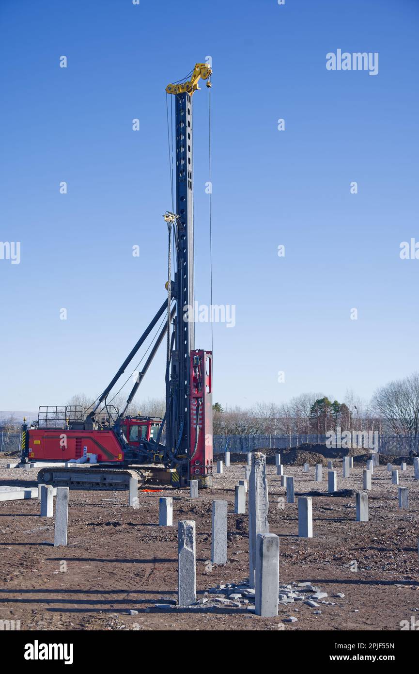 Hammer piling rig hi-res stock photography and images - Alamy