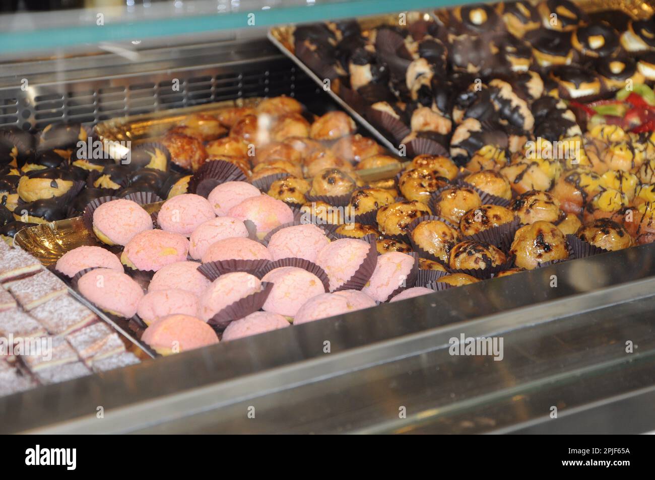 Patisserie display cakes artisanal bakery in italy bar Stock Photo - Alamy