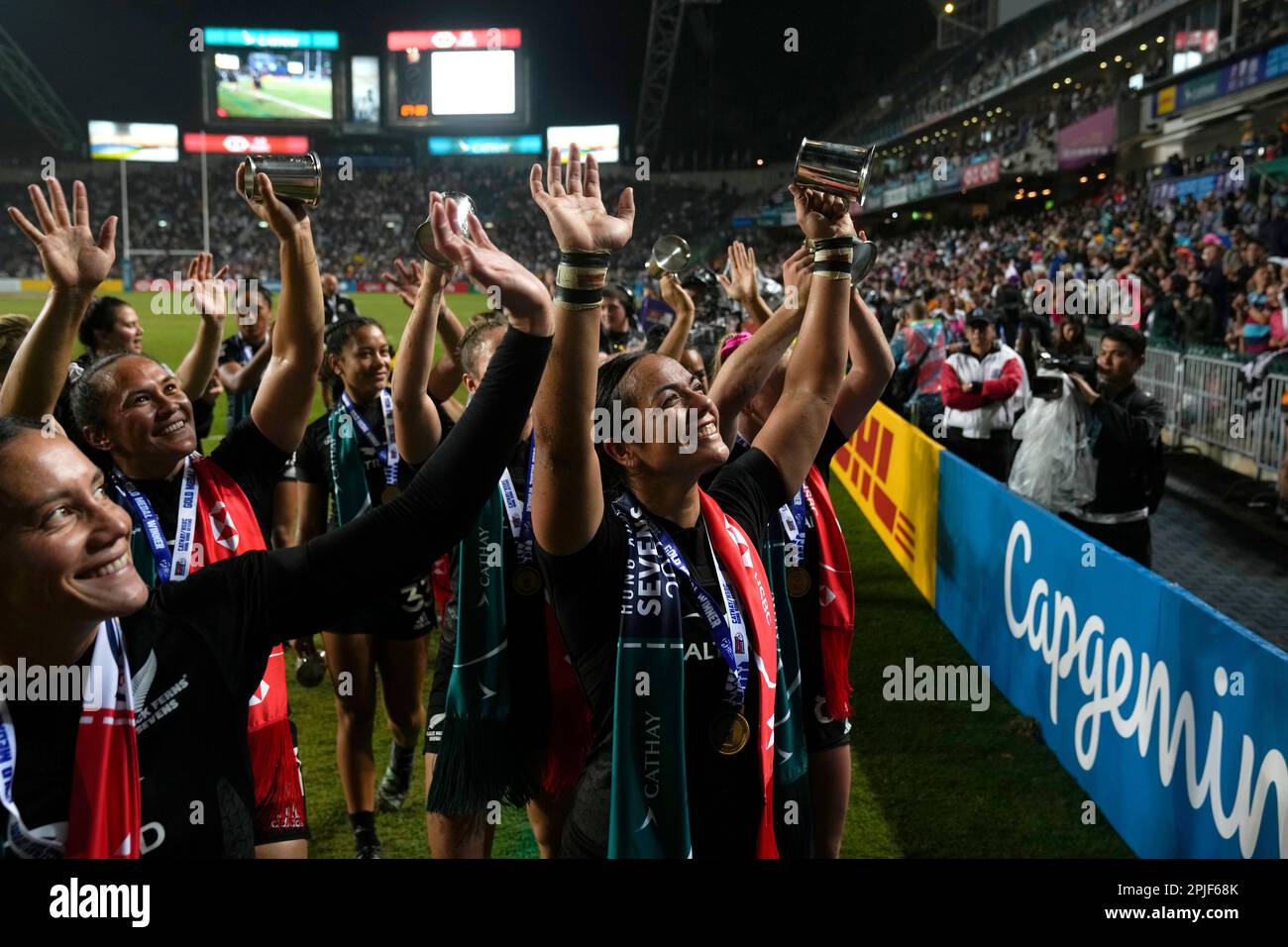 New Zealands Players Acknowledge The Spectators After Winning In The