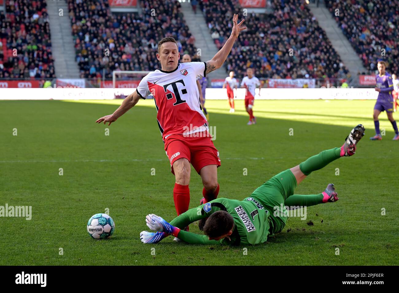 UTRECHT - (l-r) Jens Toornstra of FC Utrecht, FC Volendam goalkeeper Filip Stankovic during the ...