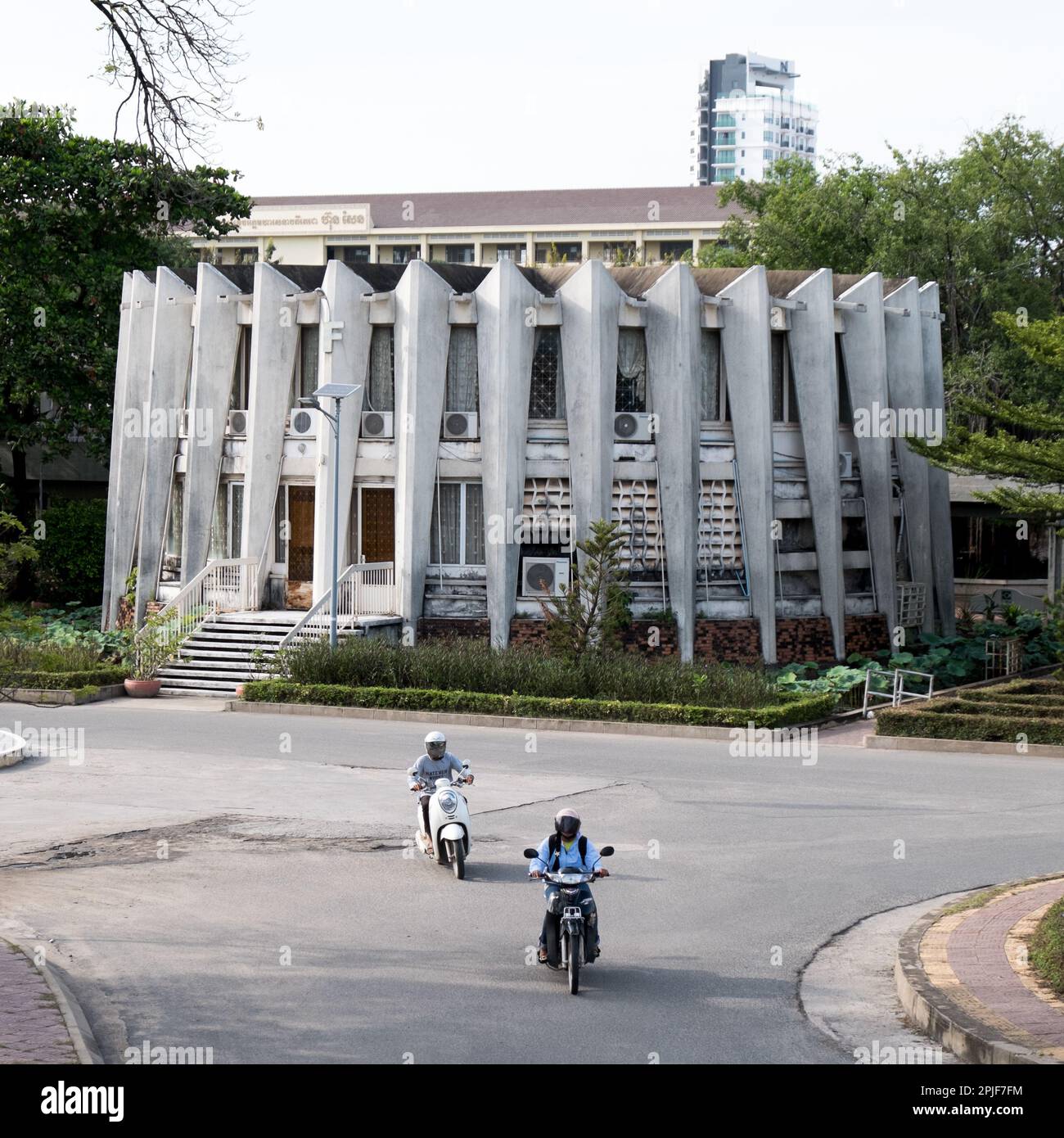 Library at the Institute of Foreign Languages of the Royal University ...