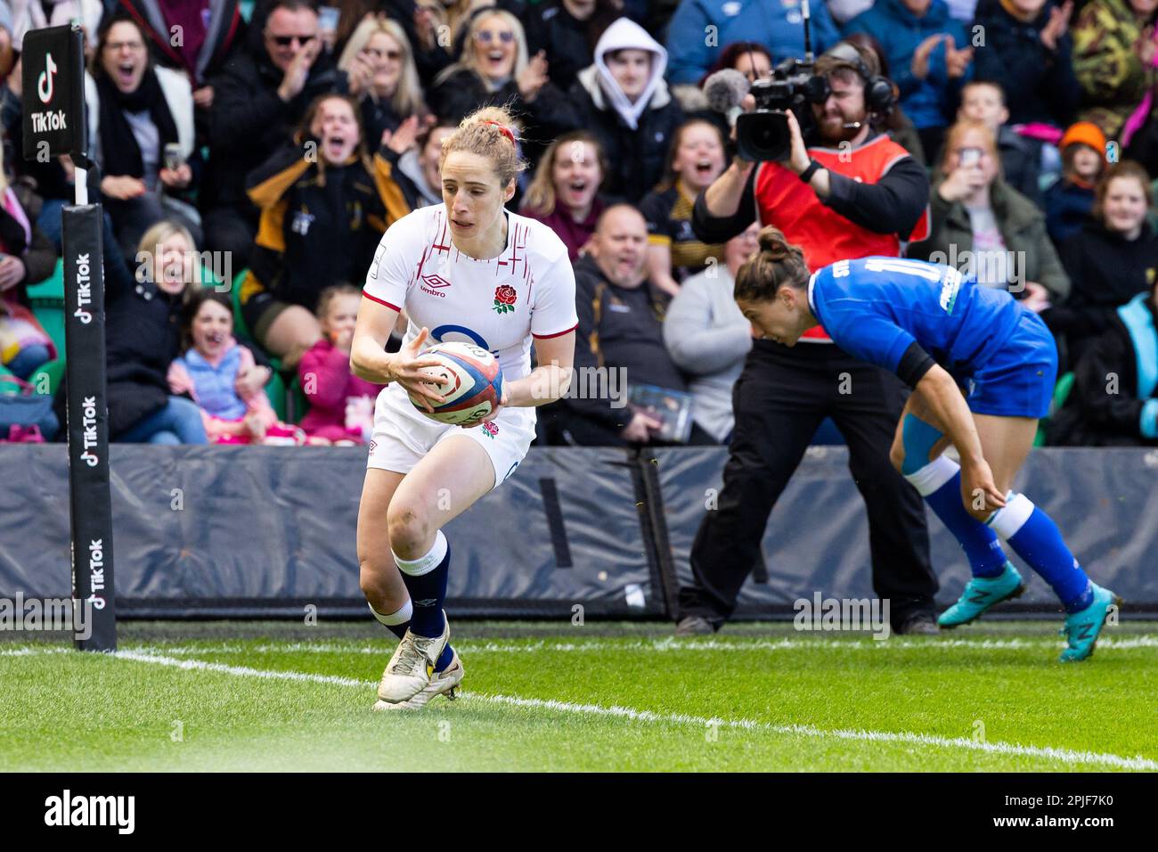 Abby Dow of England Women scores a try during the TikTok Women’s Six ...