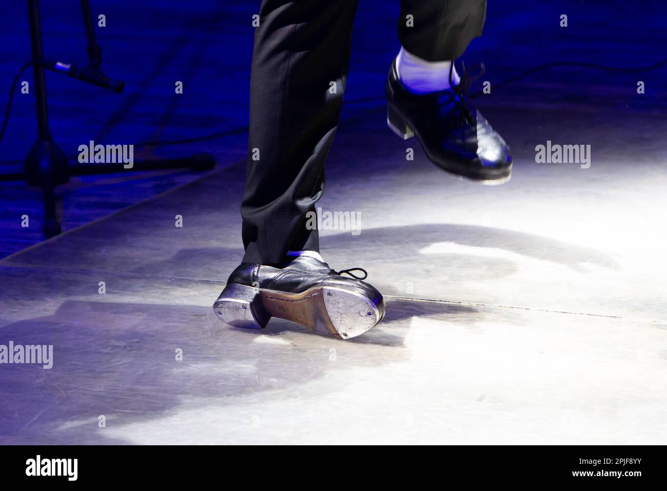 Irish man dancing dancer dance hi-res stock photography and images - Alamy