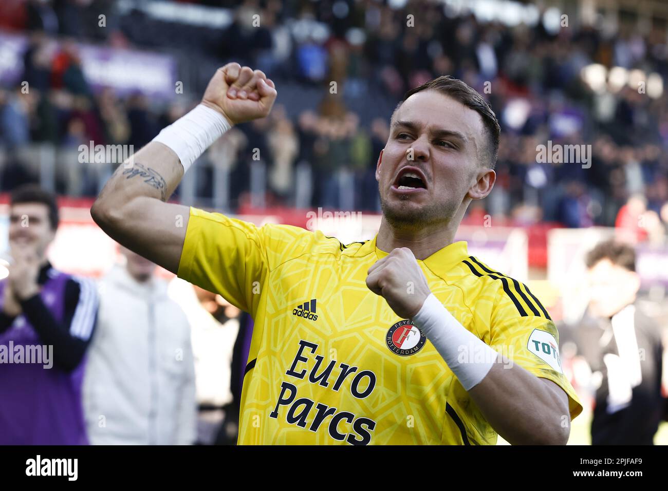 ROTTERDAM - Feyenoord goalkeeper Timon Wellenreuther celebrates victory ...