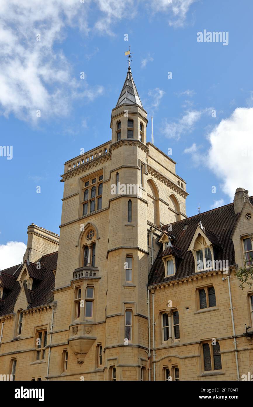 Front Quad building of the Balliol College at the Oxford University ...