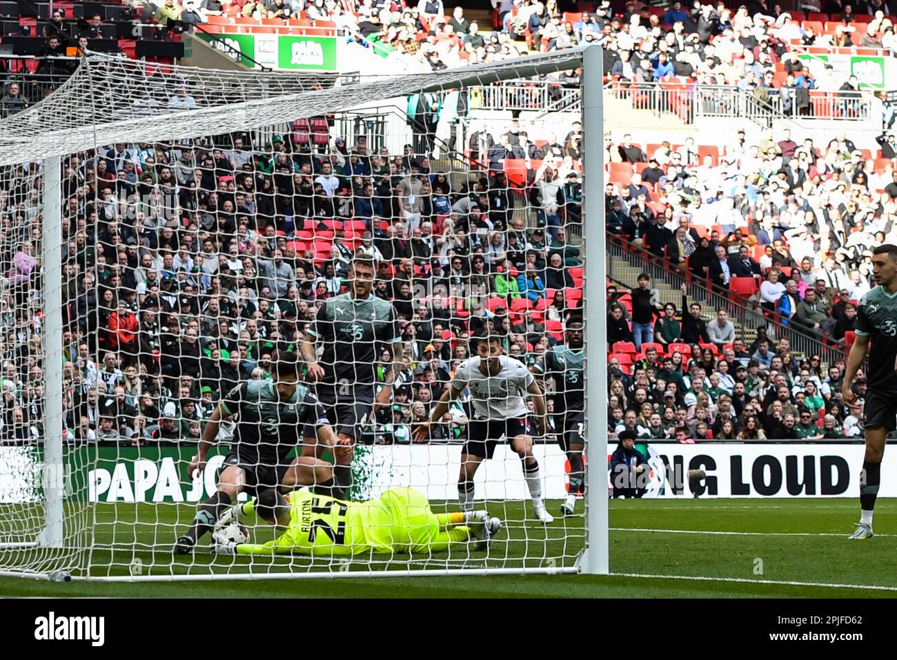 Goalkeeper callum burton hi-res stock photography and images - Alamy