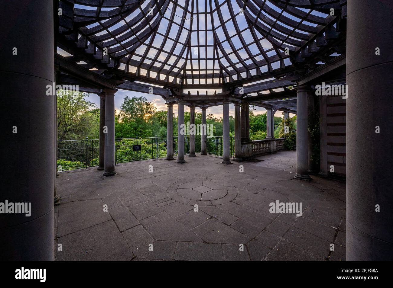 Hampstead Pergola, The Hill Garden, Hill House, Inverforth Close Stock ...