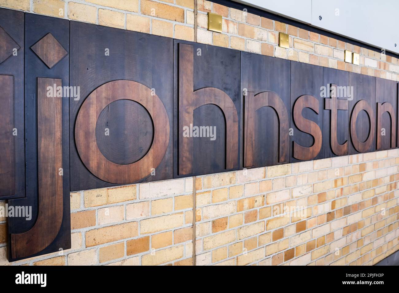 Edward Johnston Memorial Design by Fraser Muggeridge, 2017 Farringdon ...