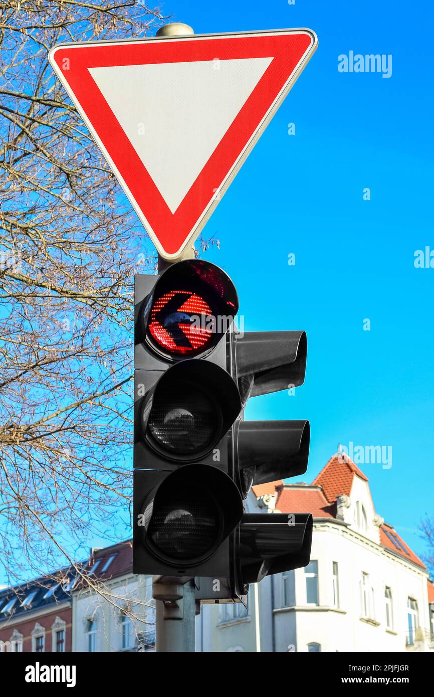Red traffic light yield sign hi-res stock photography and images - Alamy