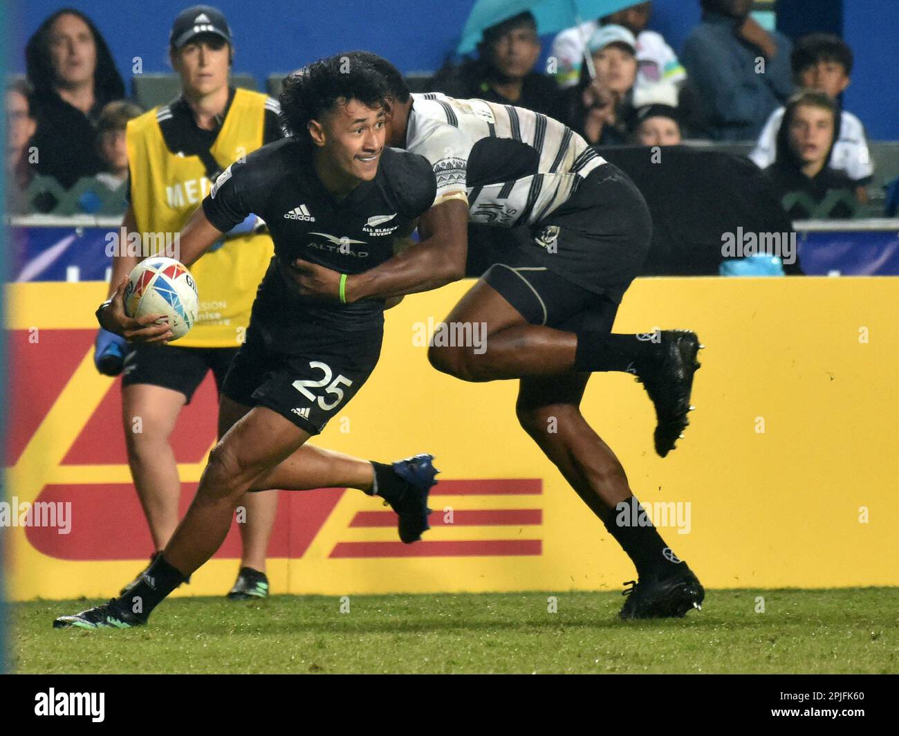 Hong Kong. 2nd Apr, 2023. Cody Vai (L) of New Zealand competes during ...