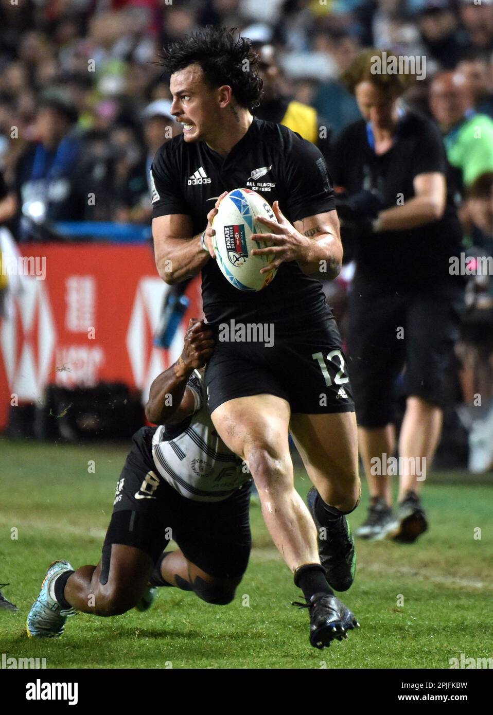 Hong Kong. 2nd Apr, 2023. Leroy Carter (front) of New Zealand competes ...