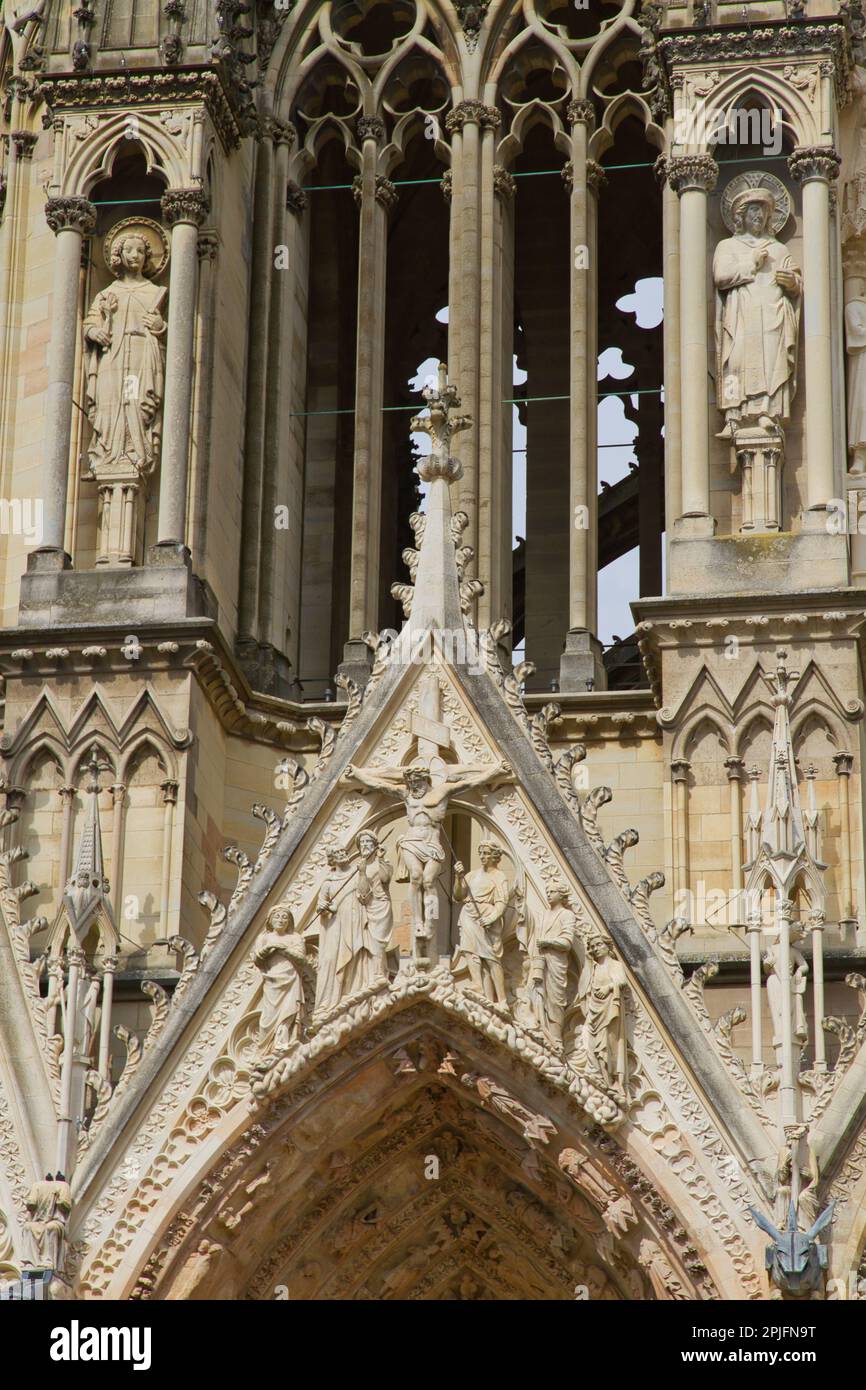 Reims Cathedral tower architecture detail Stock Photo - Alamy