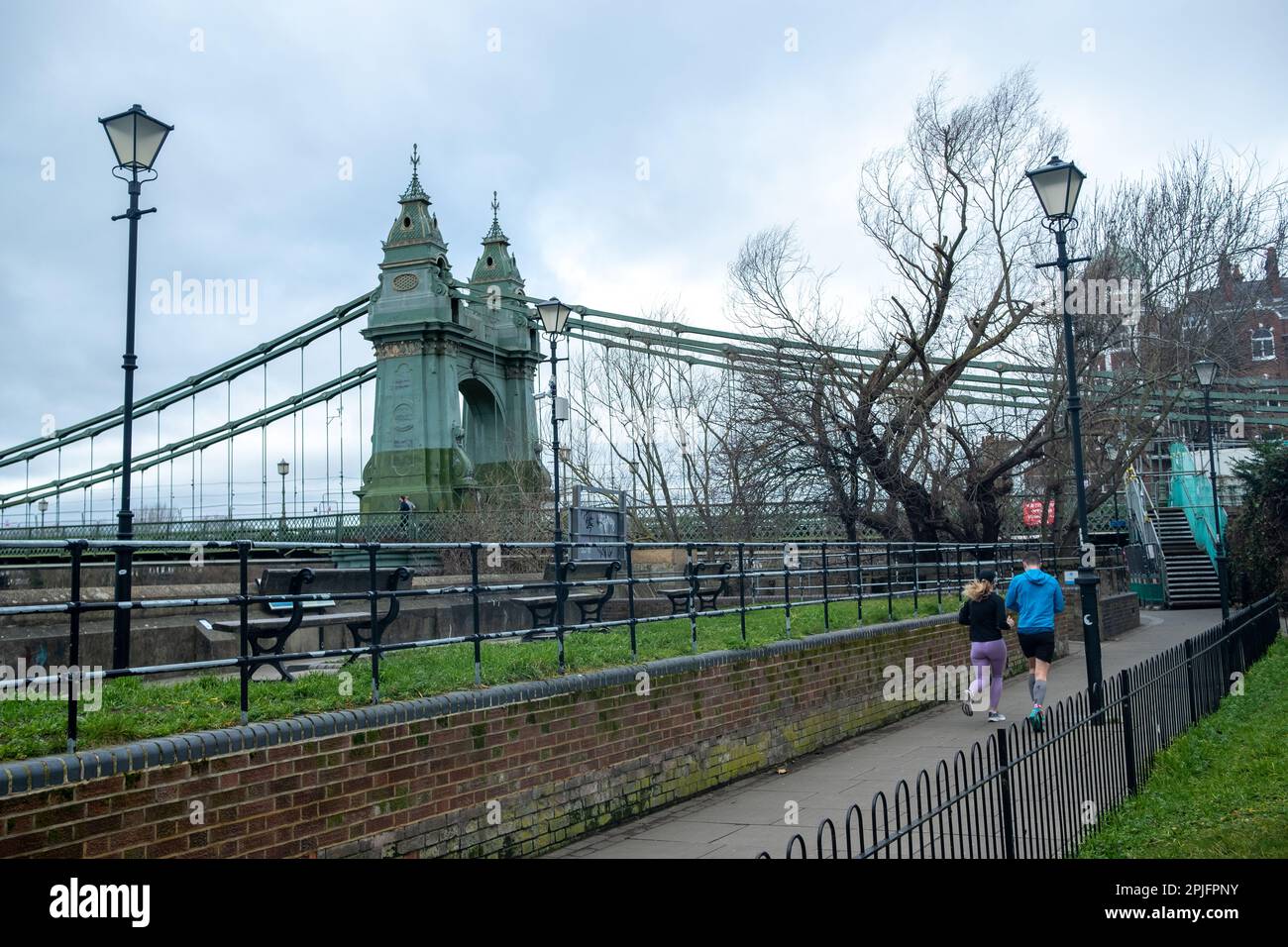 Hammersmith bridge london hi-res stock photography and images - Alamy