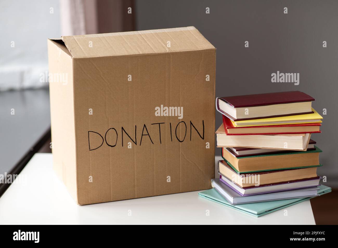 Donating books box hi-res stock photography and images - Alamy