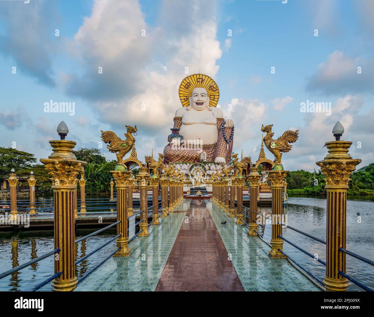 White buddha koh samui hi-res stock photography and images - Alamy