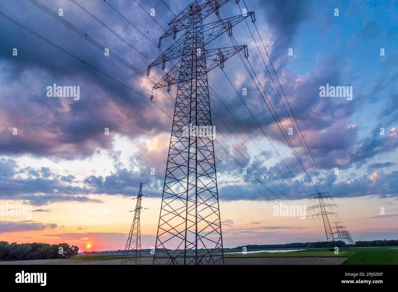 Groß-Enzersdorf: high voltage line, three-phase electric power ...