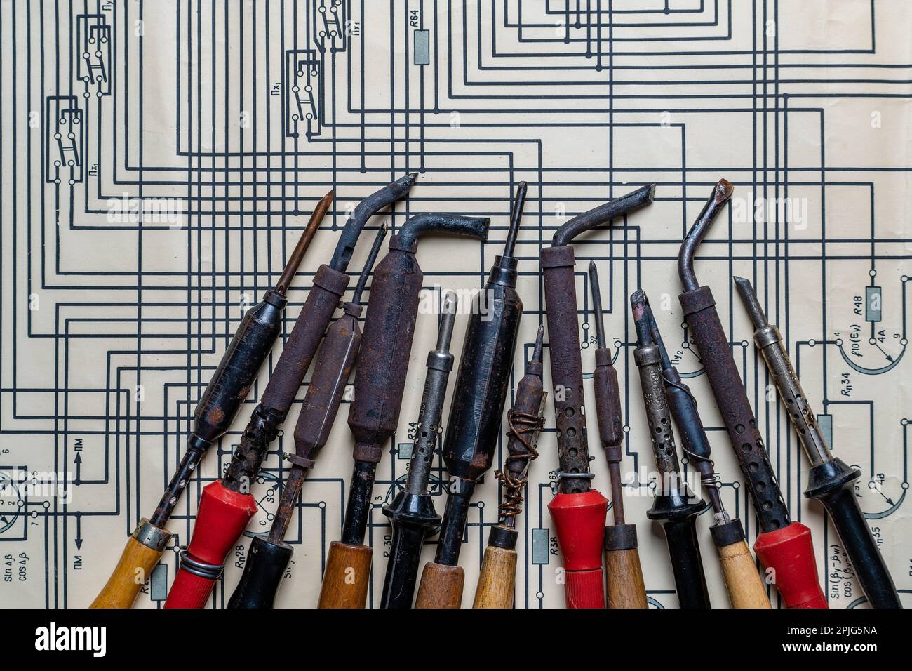 Radio circuits hi-res stock photography and images - Alamy
