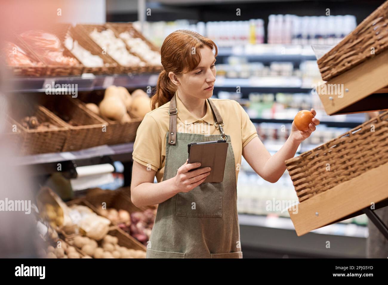Produce worker supermarket hi-res stock photography and images - Alamy