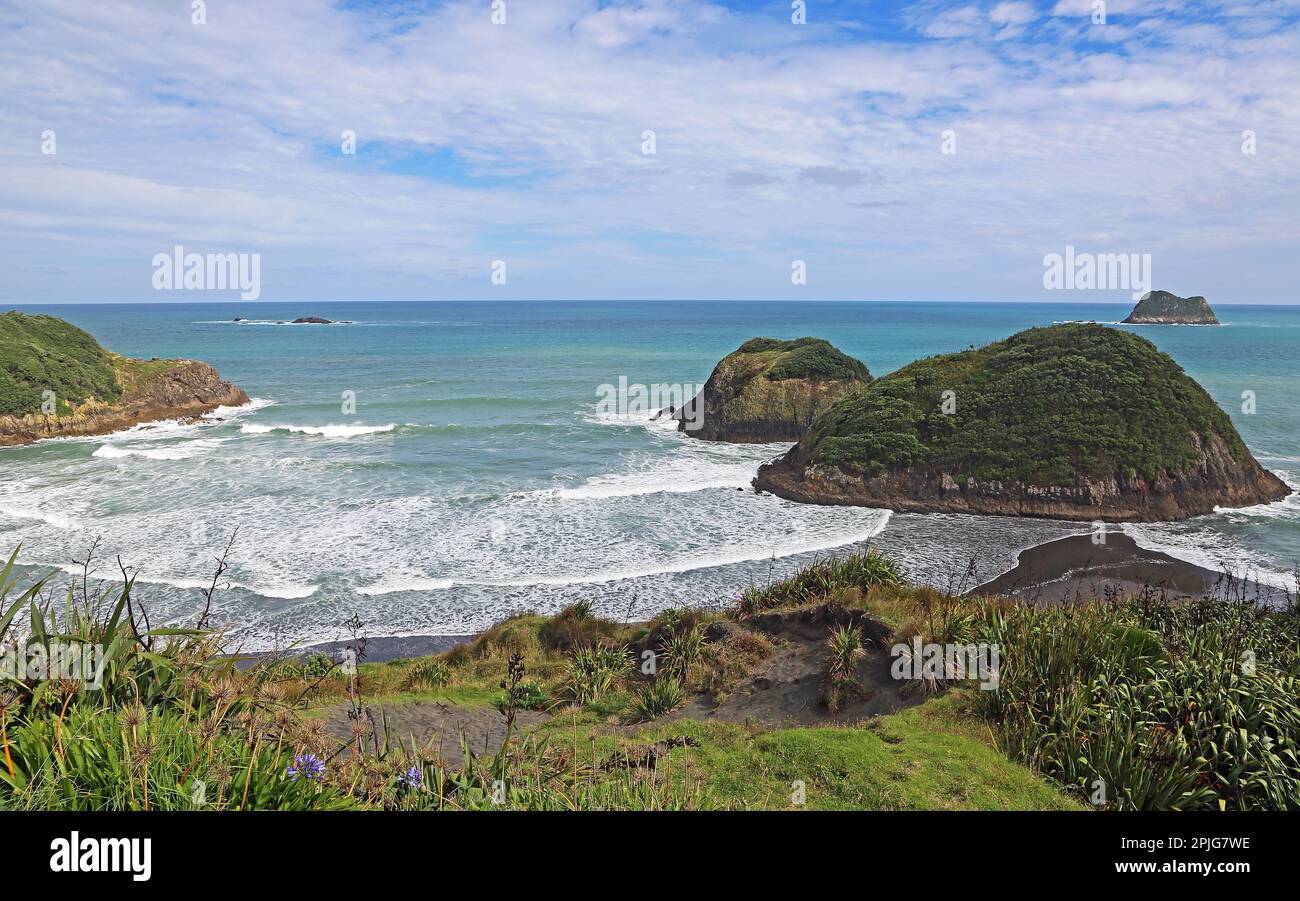 Mataora and Paranaki islands and the beach - New Zealand Stock Photo ...
