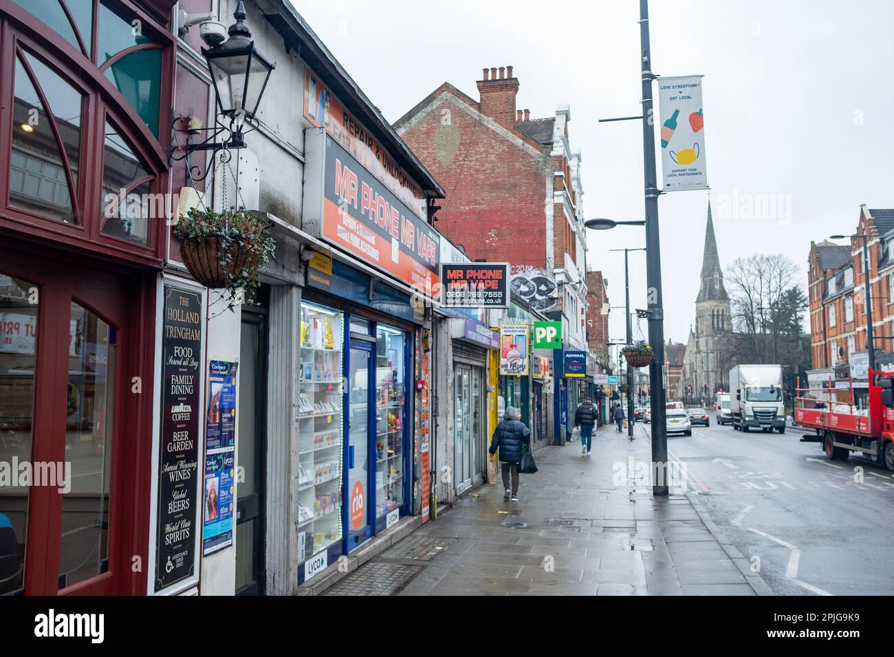 High street shops uk 2023 hi-res stock photography and images - Alamy
