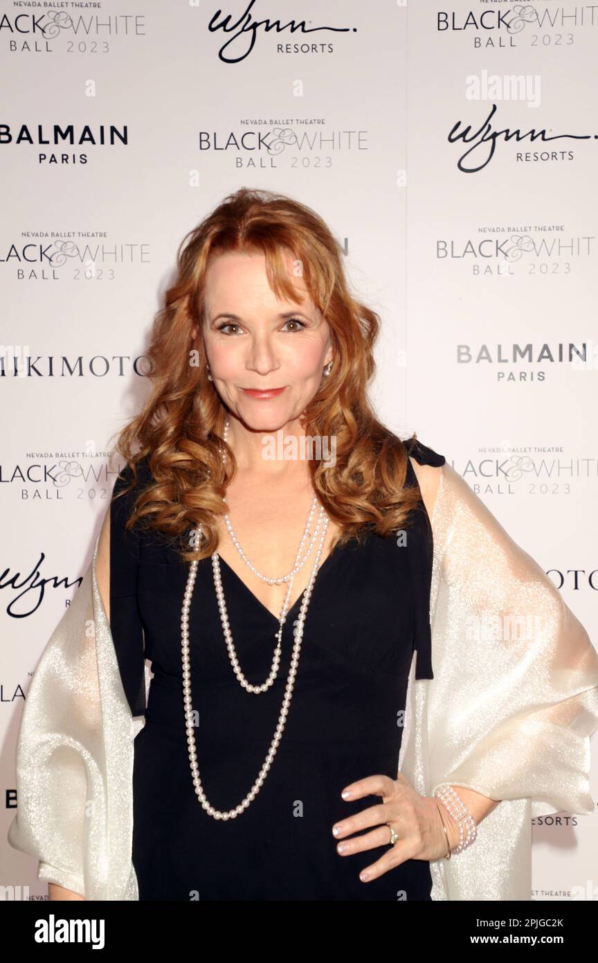 Lea Thompson at the annual "Black & White Ball" being honored as Woman ...