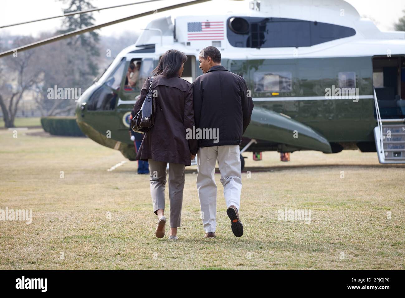 President Barack Obama and First Lady Michelle Obama walk to Marine One ...