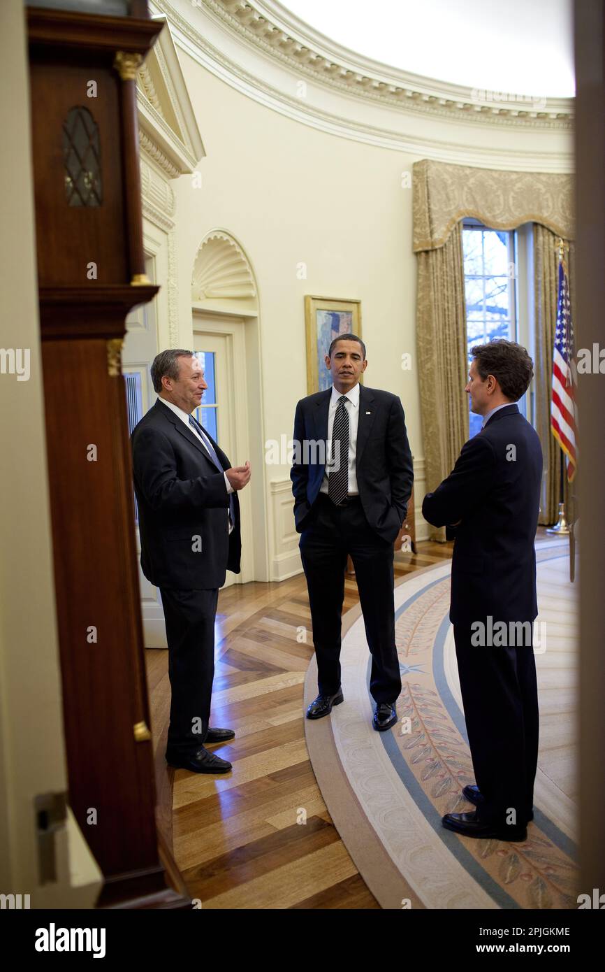 President Barack Obama talks with NEC Director Larry Summers and ...