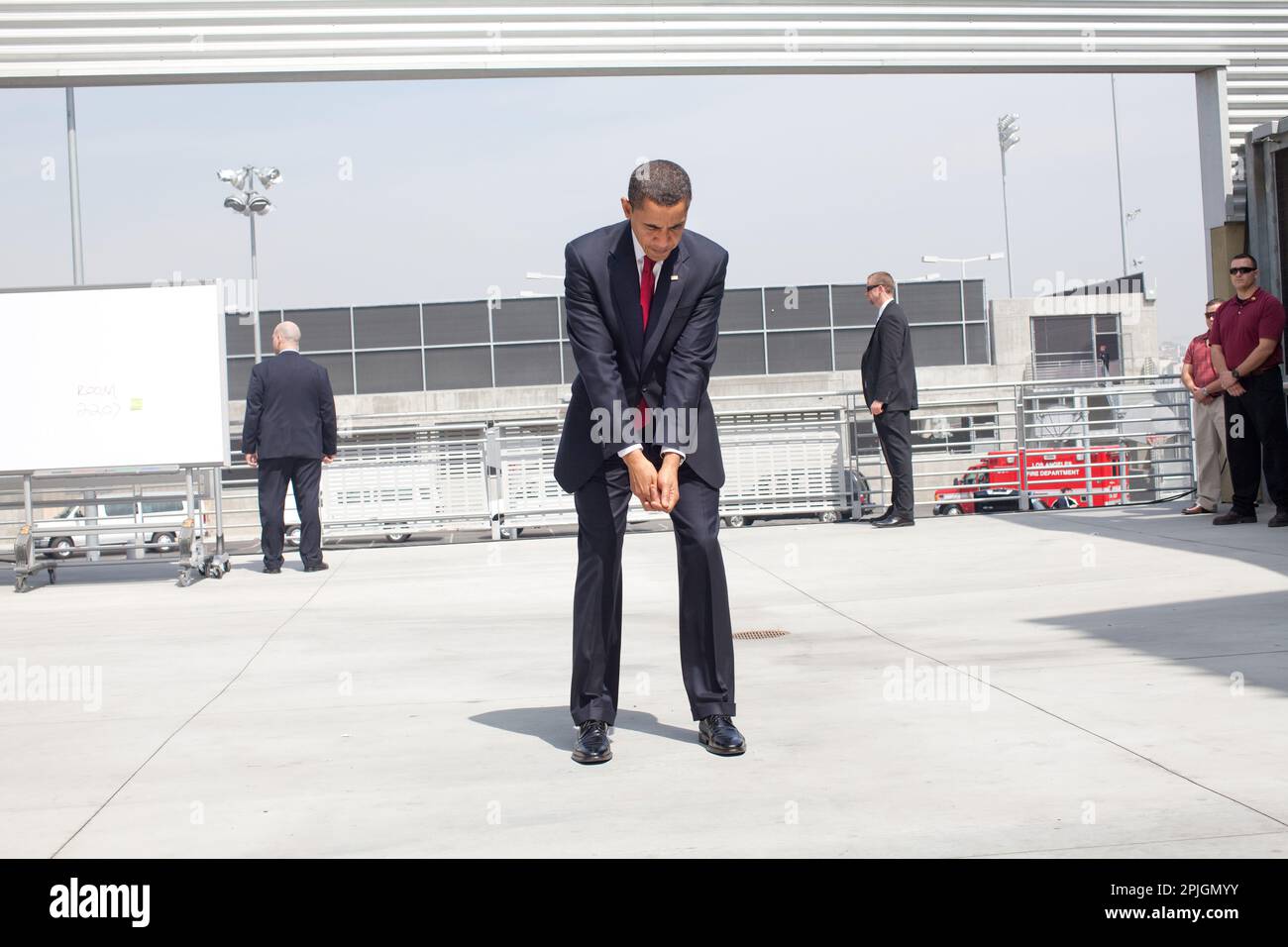 President Barack Obama practices his golf swing at an outdoor hold ...