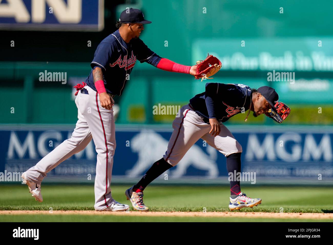 Atlanta Braves shortstop Orlando Arcia, left, and second baseman Ozzie ...