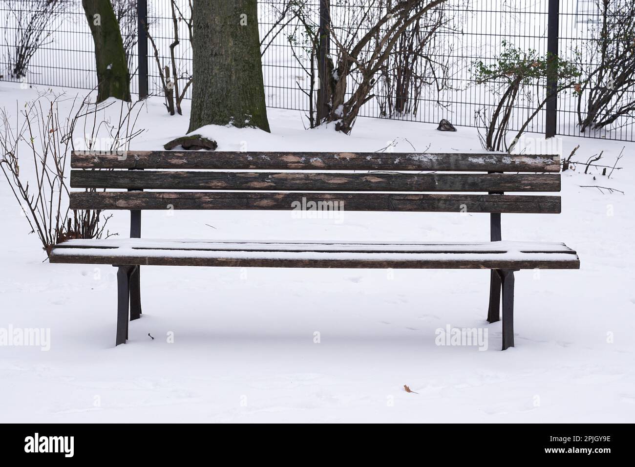 Bench seat winter hi-res stock photography and images - Alamy