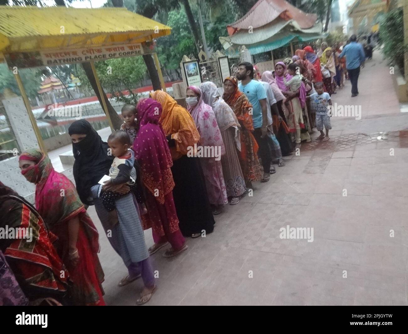 Dhaka, Bangladesh. 3rd Apr, 2023. Buddhist Monastery serves Ifter meals ...