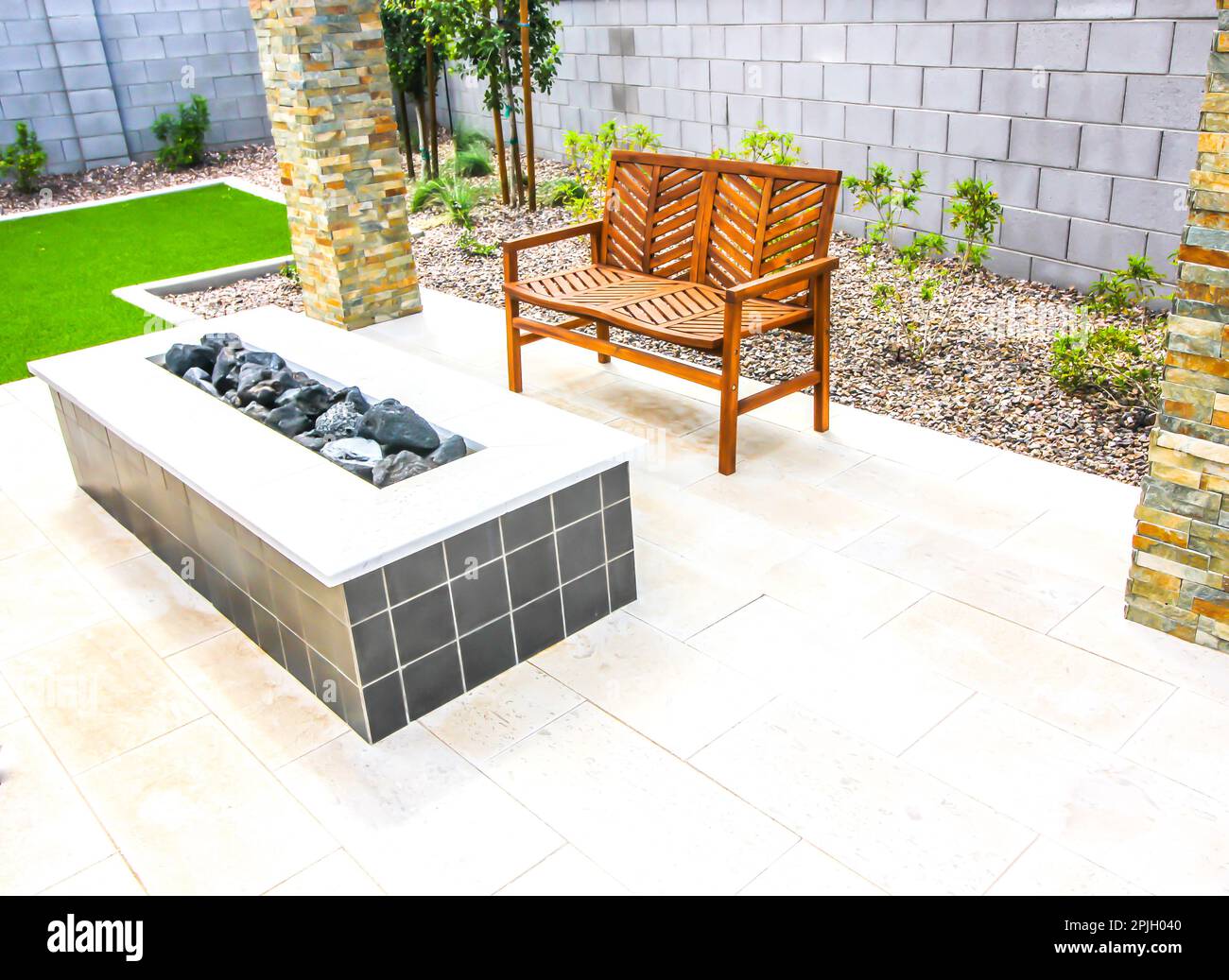 Raised fire pit hi-res stock photography and images - Alamy