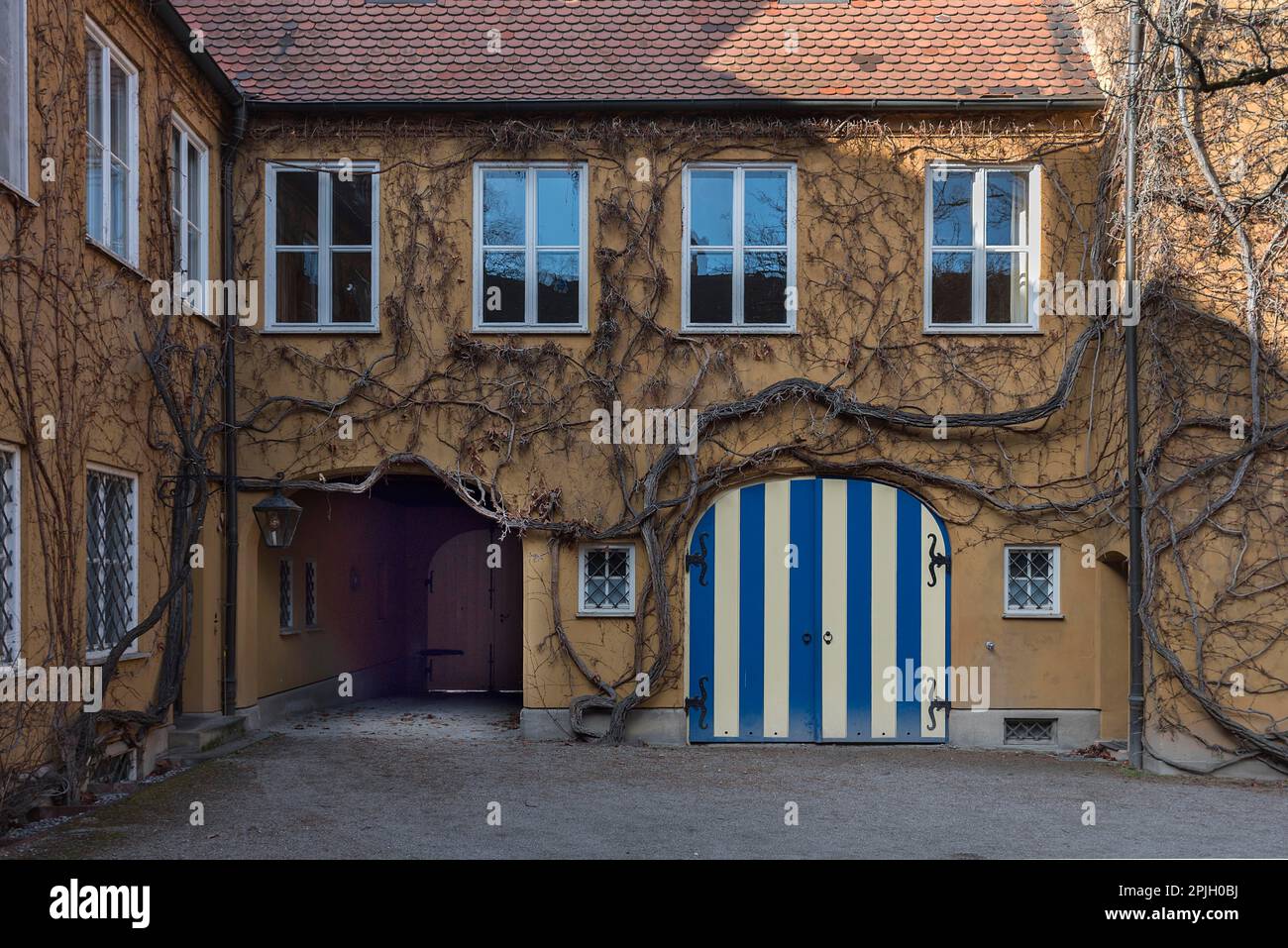 Inner courtyard of the Jakob Fugger settlement, the oldest social ...